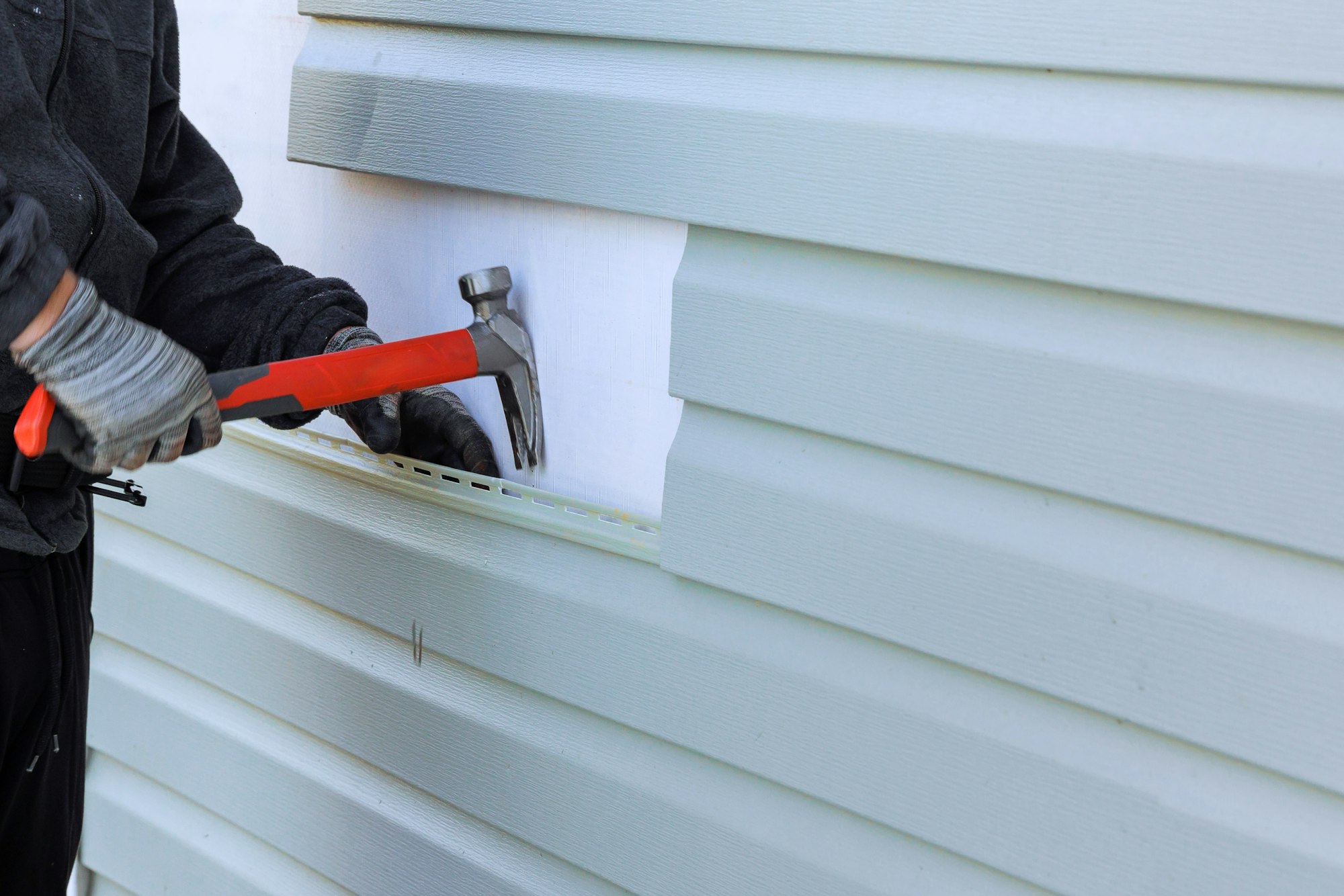 Guide to Repairing Clapboard Vinyl Siding: DIY Techniques